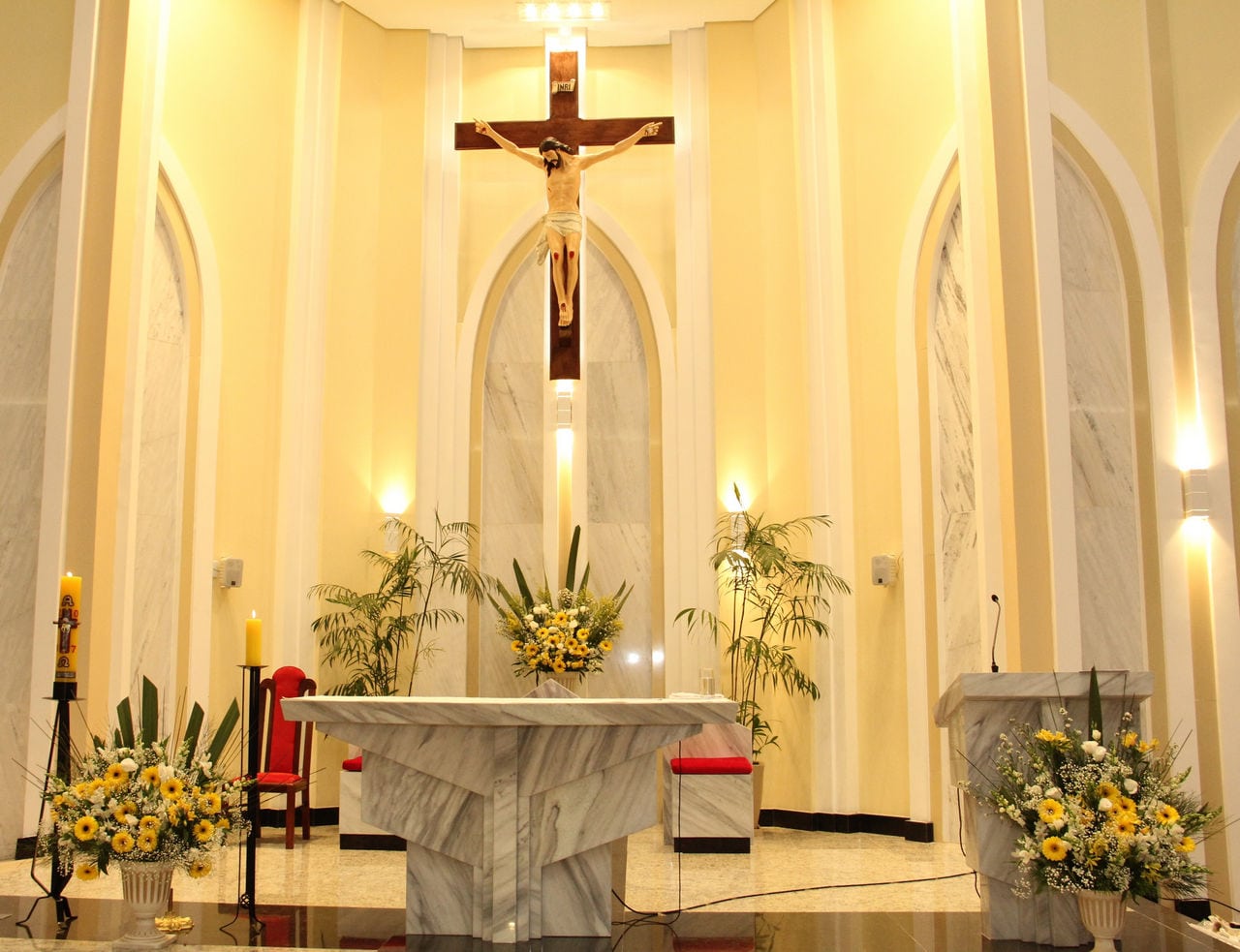 Altar Da Igreja Catolica Romana
