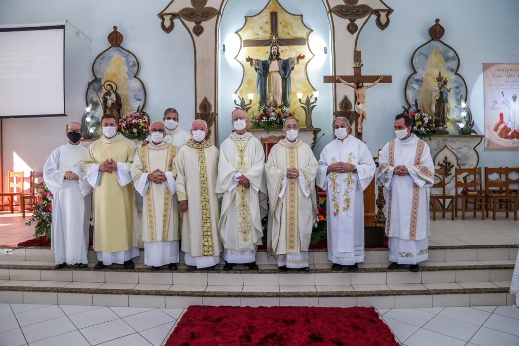 40 anos de presbiterado de Pe. Hélio da Cunha - Arquidiocese de ...
