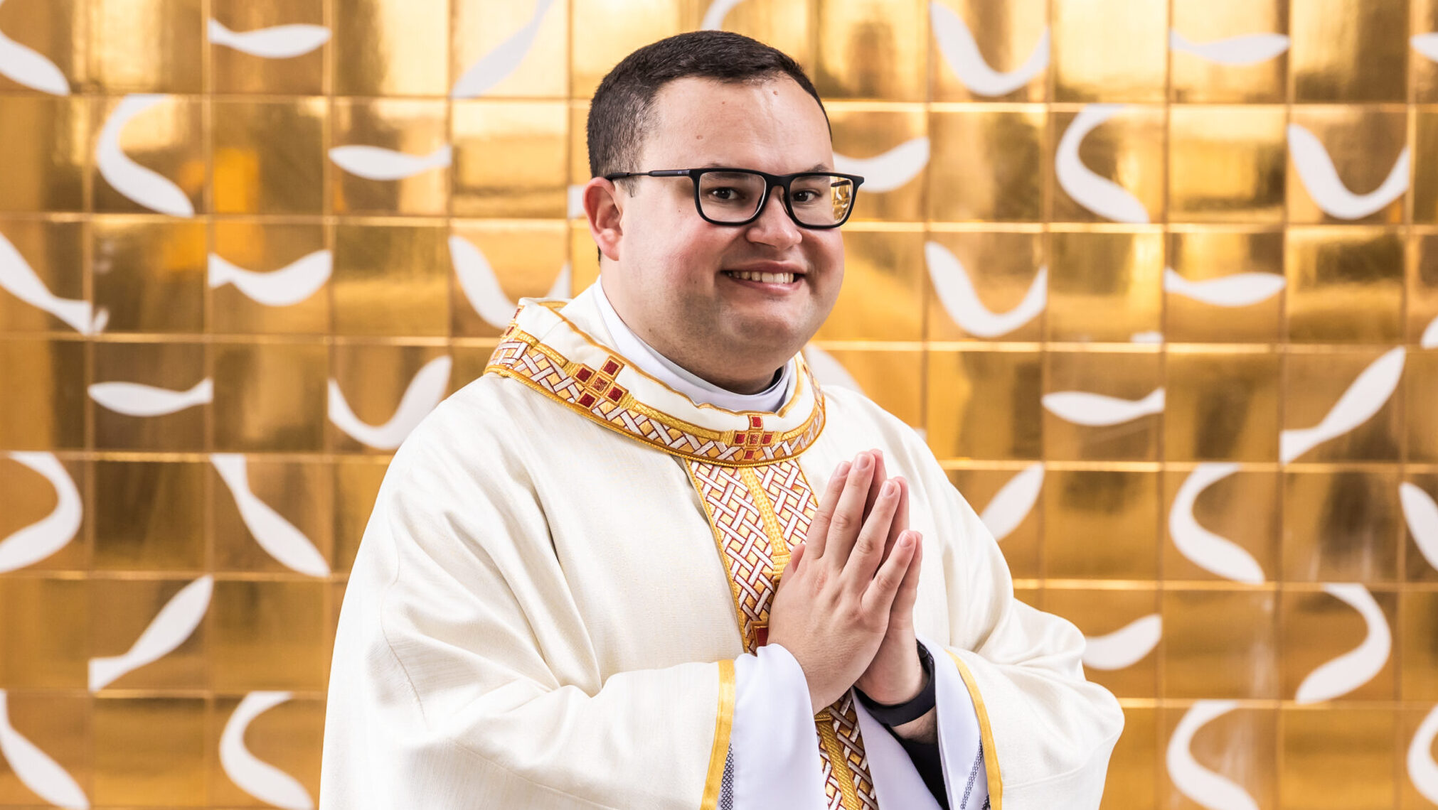 Em Brusque, Saymon Alves Meyer é ordenado presbítero - Arquidiocese de ...